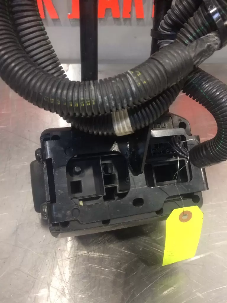 VOLVO VNL670 Brake / Clutch Pedal Box OEM# 15443751 in VOLVO VNL670 Brake / Clutch Pedal Box OEM# 15443751 in