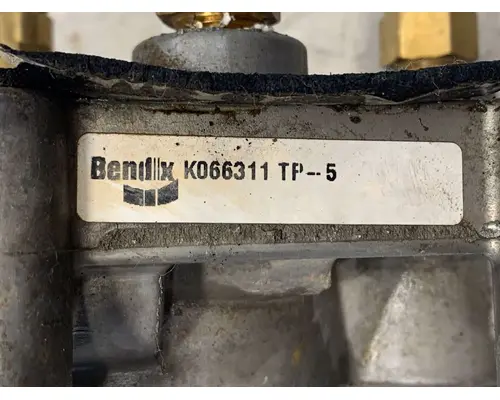 BENDIX Brake Air Valve OEM# K066311 in Dorr, MI #361-10496