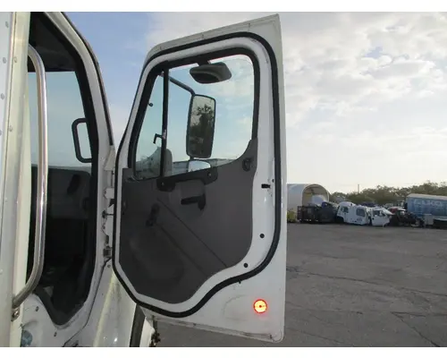 FREIGHTLINER M2 106 DOOR ASSEMBLY, FRONT in Tampa, FL #2058220