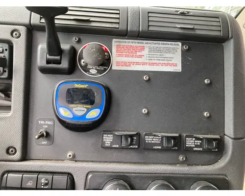 Freightliner CASCADIA Dash Panel in Des Moines, IA #25500575