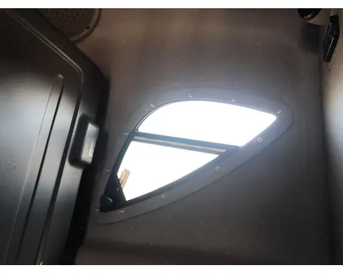 Freightliner CASCADIA Sleeper Window in Spencer, IA $182.00 #25036372