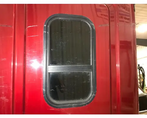 Freightliner CASCADIA Sleeper Window in Sioux Falls, SD #25456837