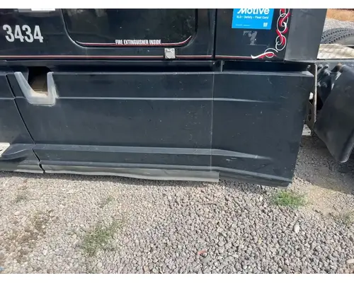 Freightliner Cascadia 125 Side Fairing in UCON, ID $400.00 #82223-9