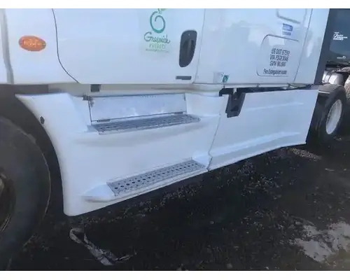 Freightliner Cascadia 125 Side Fairing in UCON, ID $350.00 #122023-14