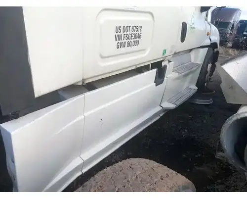 Freightliner Cascadia 125 Side Fairing in UCON, ID #122023-15