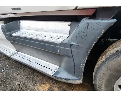 Freightliner Cascadia 125 Side Fairing in Elkton, MD #P-39050