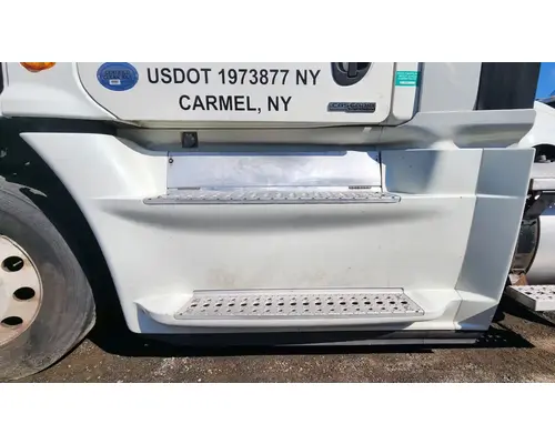 Freightliner Cascadia 125 Side Fairing in Elkton, MD #P-40608