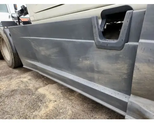 Freightliner Cascadia 125 Side Fairing in NORTH EAST, MD #P-42755