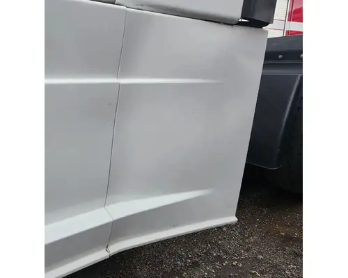 Freightliner Cascadia 125 Side Fairing in Elkton, MD #P-46753