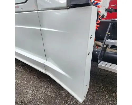 Freightliner Cascadia 125 Side Fairing in Elkton, Maryland #P-46753