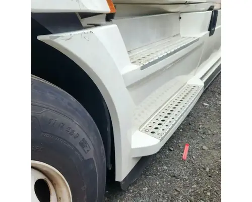 Freightliner Cascadia 126 Side Fairing in Elkton, MD #P-58067