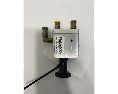 HOLLAND Cascadia Brake Air Valve OEM# XB11744 in Dorr, MI $175.00 #361 ...