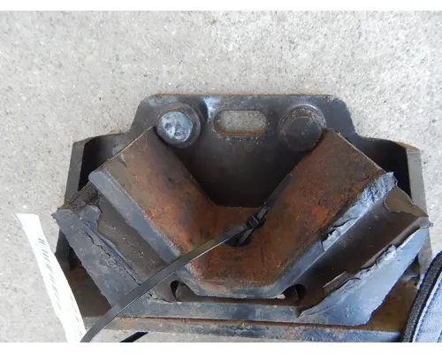 INTERNATIONAL 13LMaxx Engine Mounts OEM# 3841113C2 in Holland, MI #42128