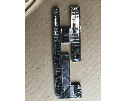 INTERNATIONAL LT Emblem OEM# 4077608C2 in Holland, MI $15.00 #79003