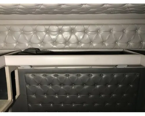 International 9900 Sleeper Cabinets in Council Bluffs, IA $250.00 #25187759