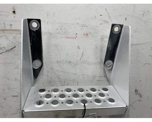 KENWORTH T680 Frame Step OEM# N116231001R/A in Dorr, MI $75.00 #722-10193