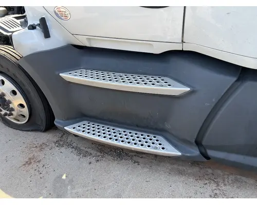 KENWORTH T680 Side Fairing in CRANDALL, TX $750.00 #90120