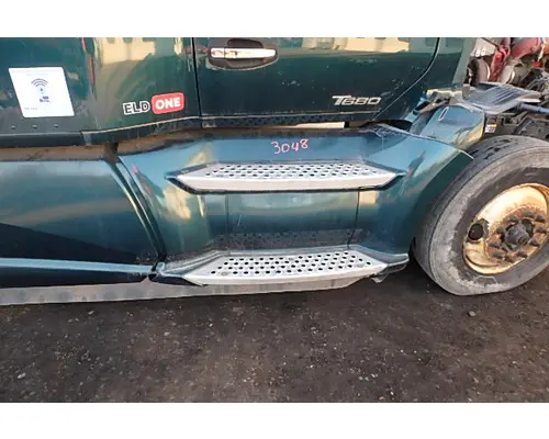 KENWORTH T680 Side Fairing in DES MOINES, IA #33443