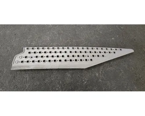 KENWORTH T680 Step OEM# A82-1234R in SPOKANE VALLEY, WA $65.00 #11327