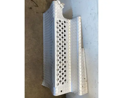 KENWORTH T880 DPF Cover in Dorr, MI $350.00 #696-10134