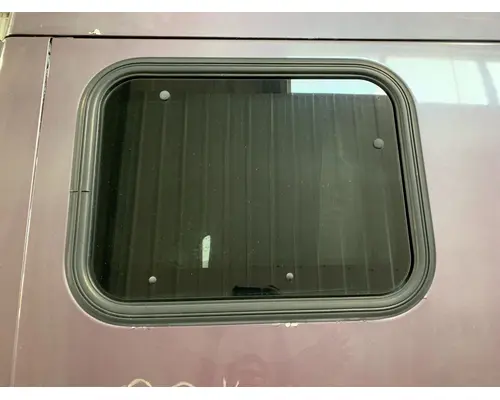 Kenworth T2000 Sleeper Window in Winamac, IN #25231597