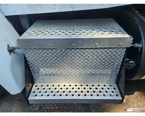Kenworth T370 Battery Box in Elkton, Maryland #P-82803