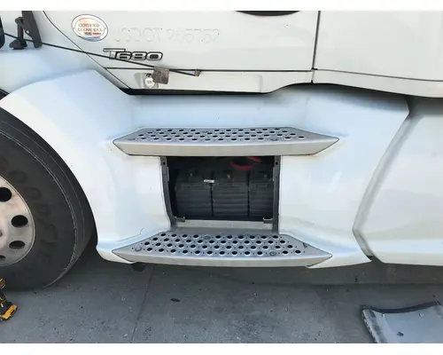 Kenworth T680 Chassis Fairing in Kansas City, MO #25469385
