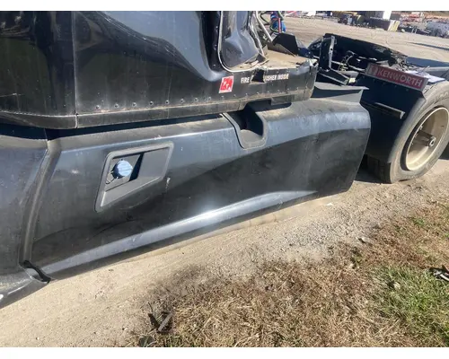 Kenworth T680 Chassis Fairing in Kansas City, MO $1,765.00 #25555602