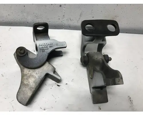 Kenworth T680 Hood Hinge OEM# L48-6113 in Sioux Falls, SD #24820675