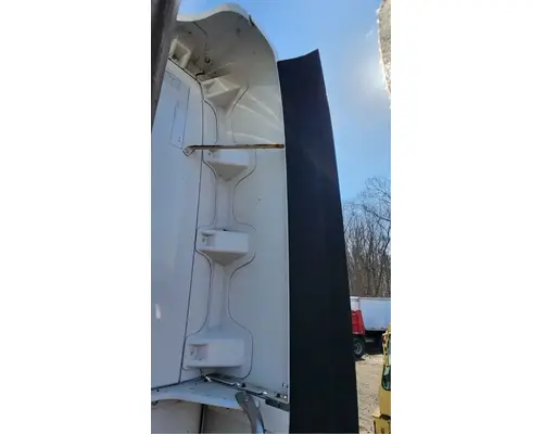 Kenworth T680 Side Fairing in Elkton, Maryland #P-41285