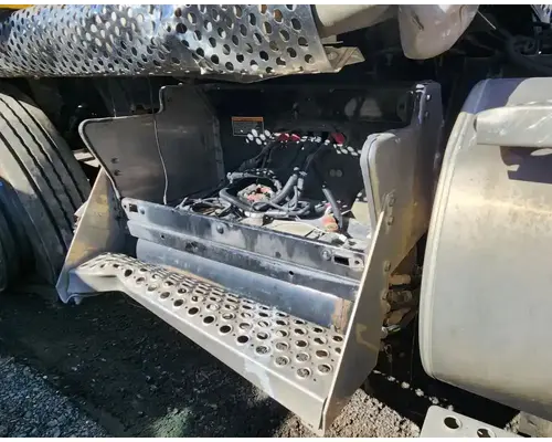 Kenworth T800 Battery Box in Elkton, Maryland #P-72888