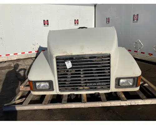 MACK CHU613 Hood OEM# 20772040 in DES MOINES, IA #13493