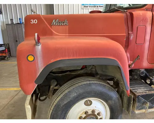 Mack RD600 Hood in Sioux Falls, SD #25635345