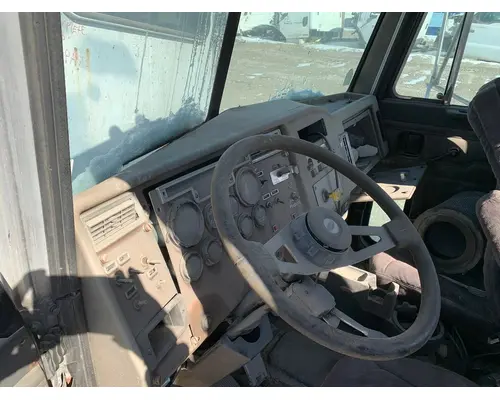 PETERBILT 330 Dash Assembly in KANSAS CITY, MISSOURI #1171