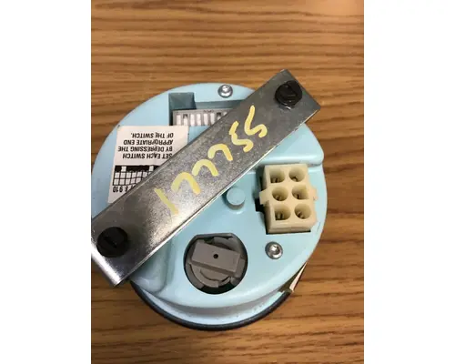 PETERBILT 330 GAUGE SPEEDOMETER OEM# 17-04215-001 in Wykoff, MN $275.00 ...