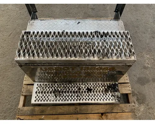 PETERBILT 379 Battery Box in OWENSBORO, KY #131015