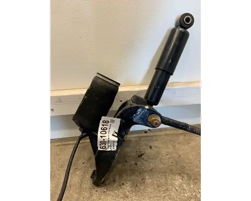 PETERBILT 379 Cab Mount in Dorr, MI $100.00 #630-10618