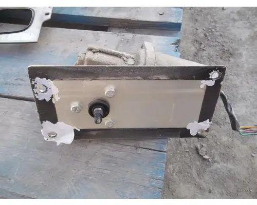 PETERBILT 389 WINDSHIELD WIPER MOTOR in Stockton, CA #2137255