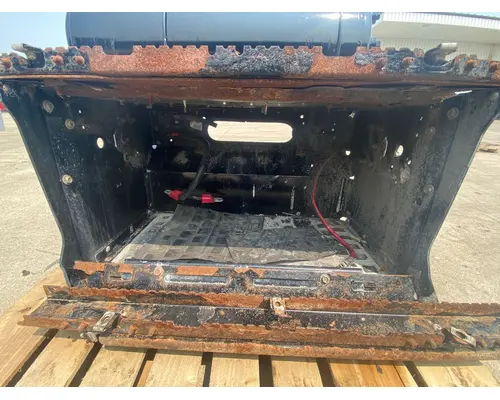 PETERBILT 579 Battery Box in Dorr, MI #600-11872