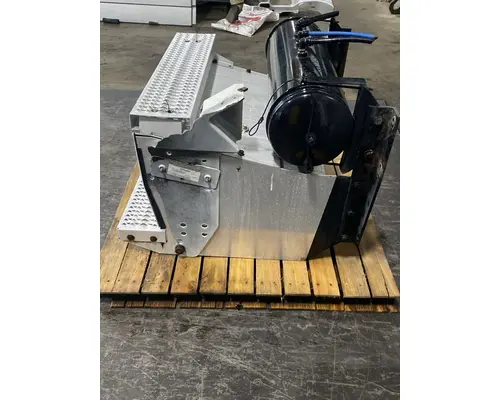 PETERBILT 587 Battery Box in Dorr, MI #600-12002