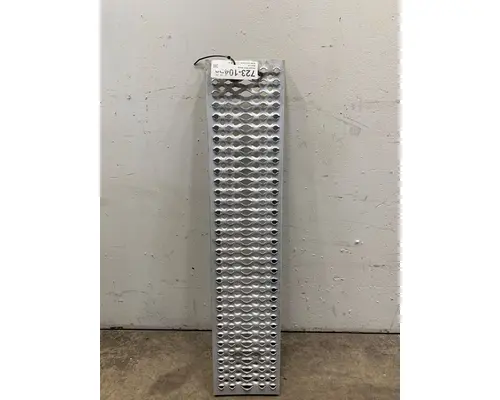 PETERBILT 587 Step in Dorr, MI $78.75 #723-10458