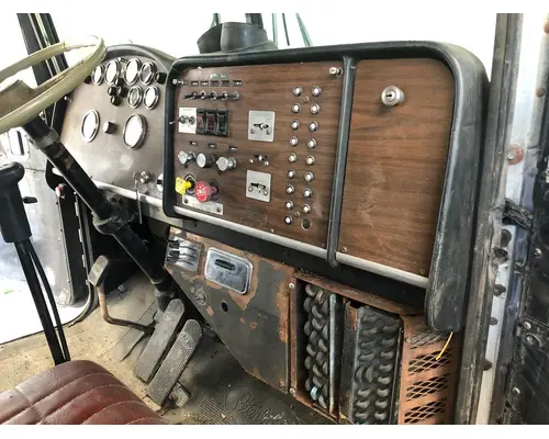 Peterbilt 359 Dash Assembly in Winamac, IN #25225671