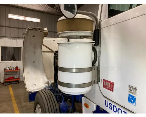 Peterbilt 367 Air Cleaner in Sioux Falls, SD $605.00 #25152451
