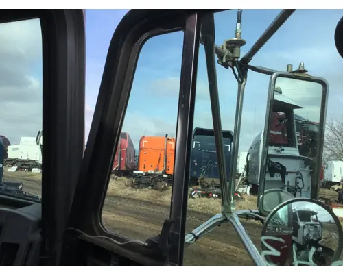 Peterbilt 379 Door Vent Glass, Front in Spencer, IA #24651955