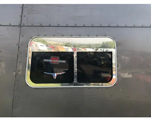 Peterbilt 379 Sleeper Window in Kansas City, MO #25071234