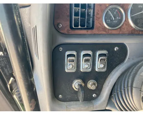 Peterbilt 387 Dash Panel in Kansas City, MO #25299739