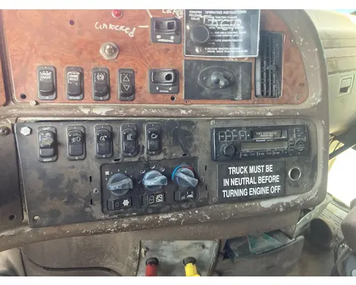 Peterbilt 387 Dash Panel in Kansas City, MO #25302126
