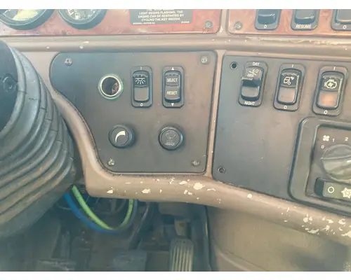 Peterbilt 387 Dash Panel in Kansas City, MO #25530166