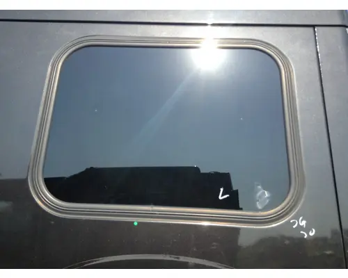 Peterbilt 387 Sleeper Window in Spencer, IA $100.00 #24672113