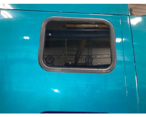 Peterbilt 387 Sleeper Window in Sioux Falls, SD #25474203